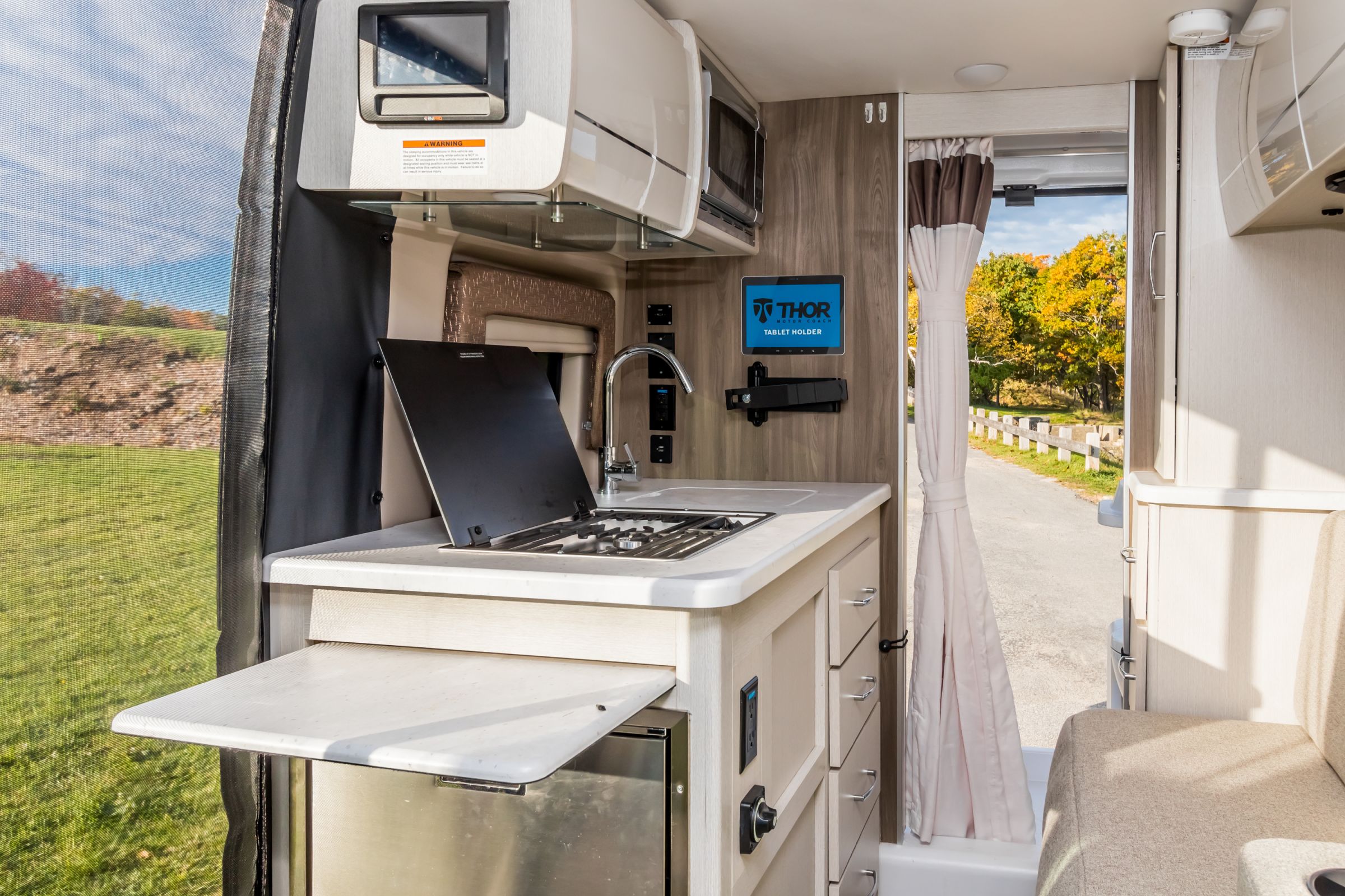 2022 Thor Motor Coach Rize 18M - National Vehicle