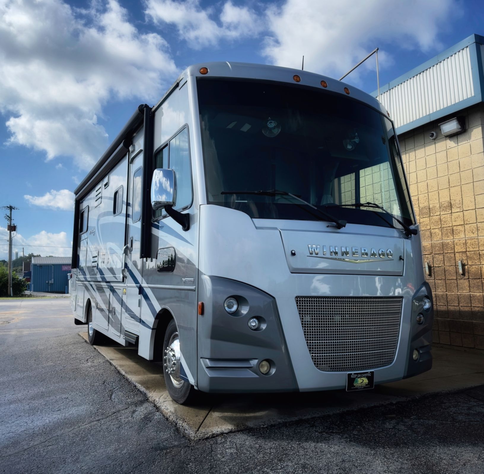 2016 Winnebago Vista LX 27N - National Vehicle