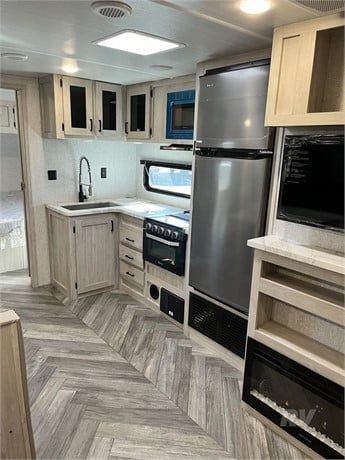 2022 East to West Della Terra 261RB - National Vehicle