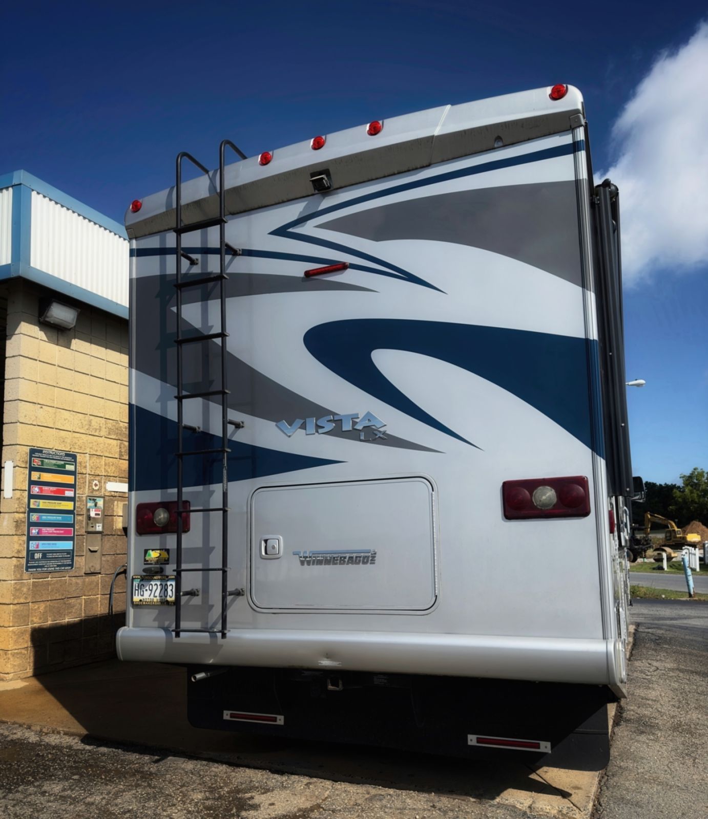 2016 Winnebago Vista LX 27N - National Vehicle