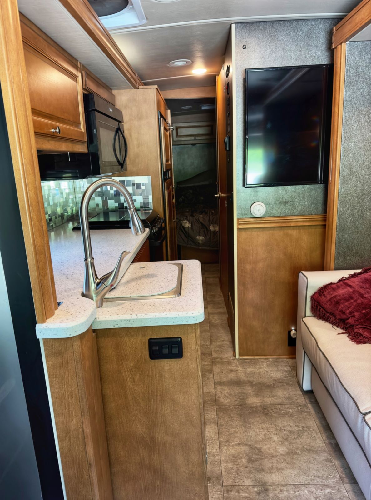 2016 Winnebago Vista LX 27N - National Vehicle