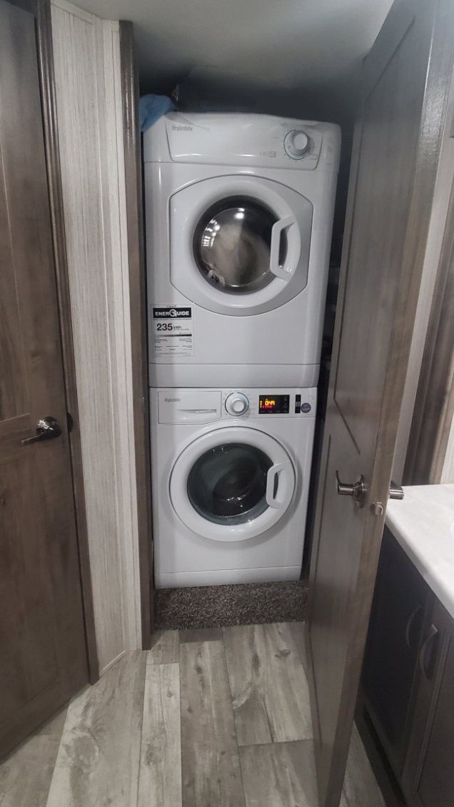 2021 Forest River Sandpiper 368FBDS - National Vehicle