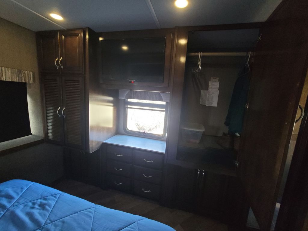 2020 Fleetwood Bounder 33C - National Vehicle