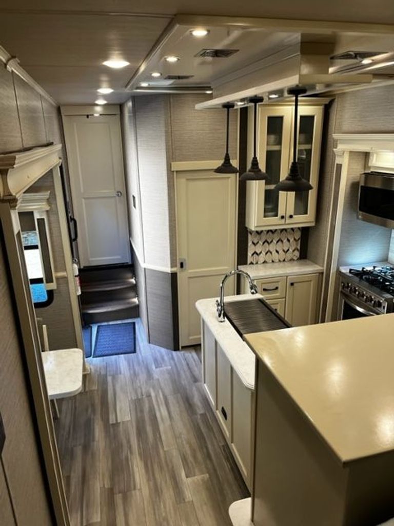 2022 Vanleigh Beacon 41FLB - National Vehicle