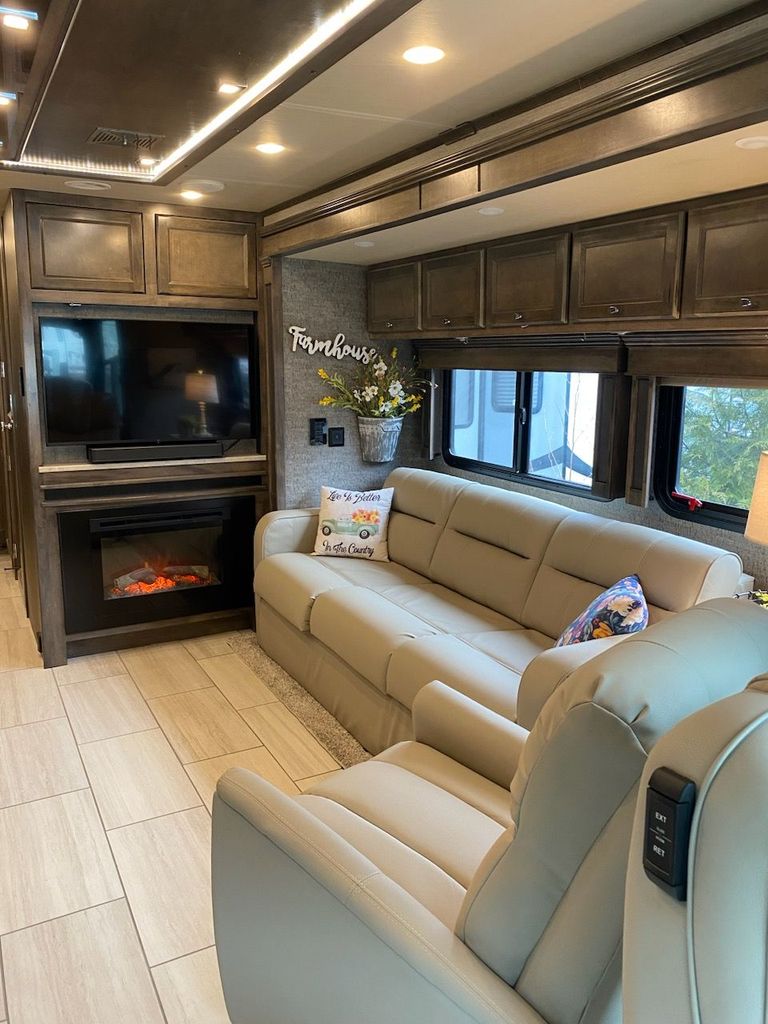 2022 Tiffin Motorhomes Allegro Red 360 33AA - National Vehicle