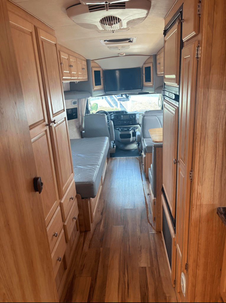 2018 Phoenix Cruiser Motorhome 2400 - National Vehicle