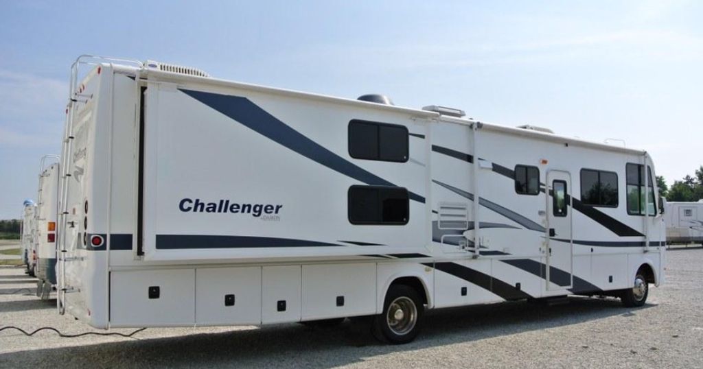2008 Damon Challenger Plat 376 - National Vehicle