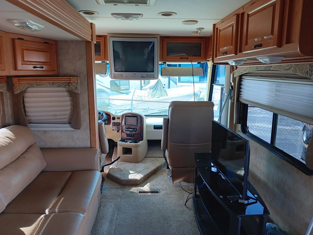 2008 Damon Challenger Plat 376 - National Vehicle