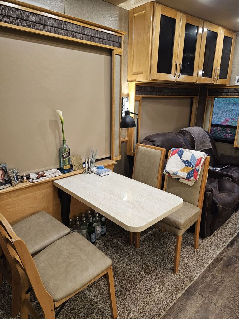 2019 Vanleigh Beacon 39FBB - National Vehicle