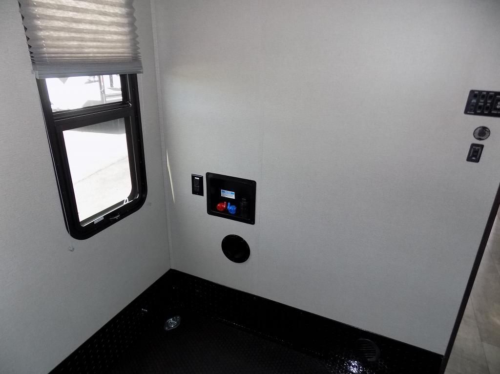 2022 Grand Design Momentum M-Class 398M - National Vehicle