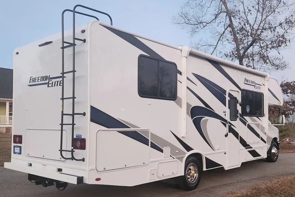 2024 Thor Motor Coach Freedom Elite 28HE - National Vehicle