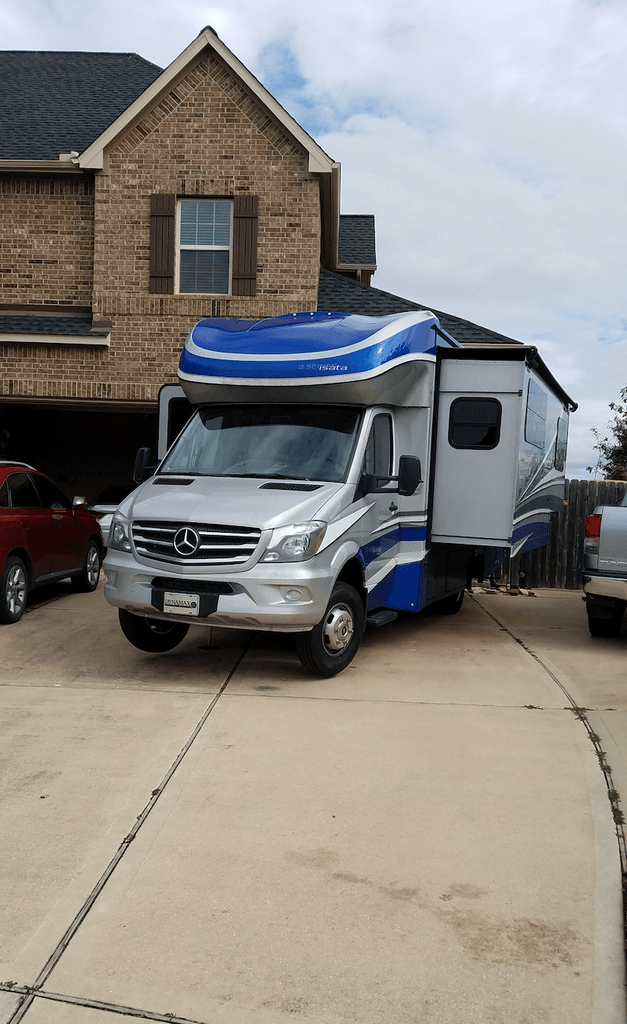2019 Dynamax Isata 3 24FW - National Vehicle