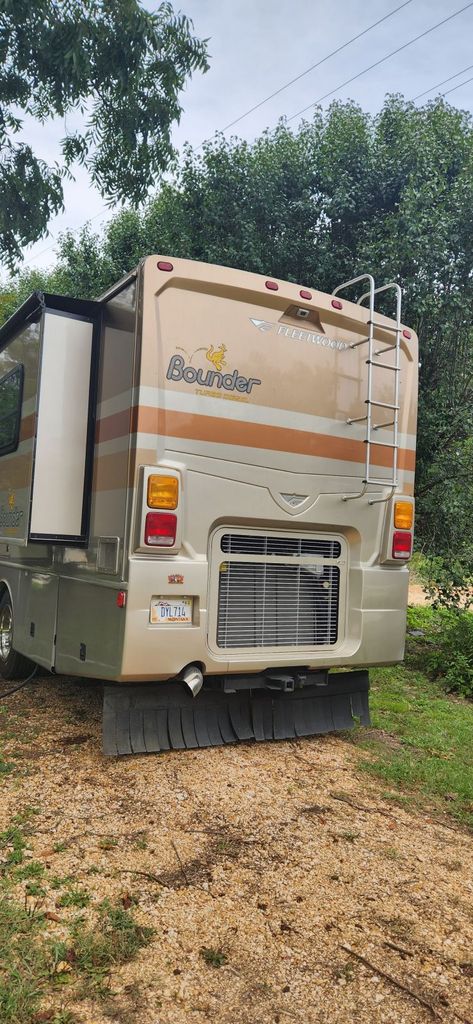 2006 Fleetwood Bounder 34H - National Vehicle