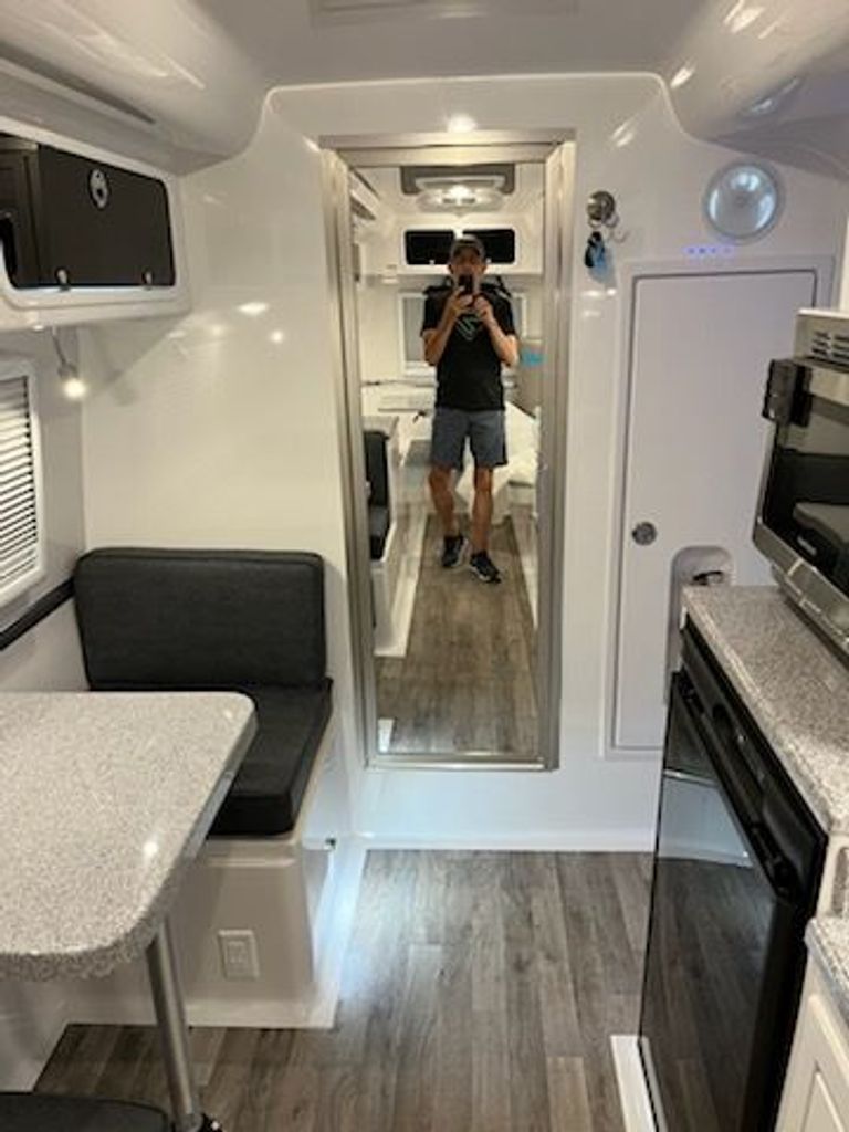 2022 Oliver Legacy Elite II Twin - National Vehicle