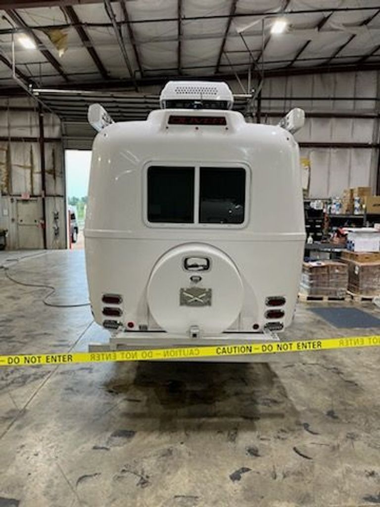 2022 Oliver Legacy Elite II Twin - National Vehicle