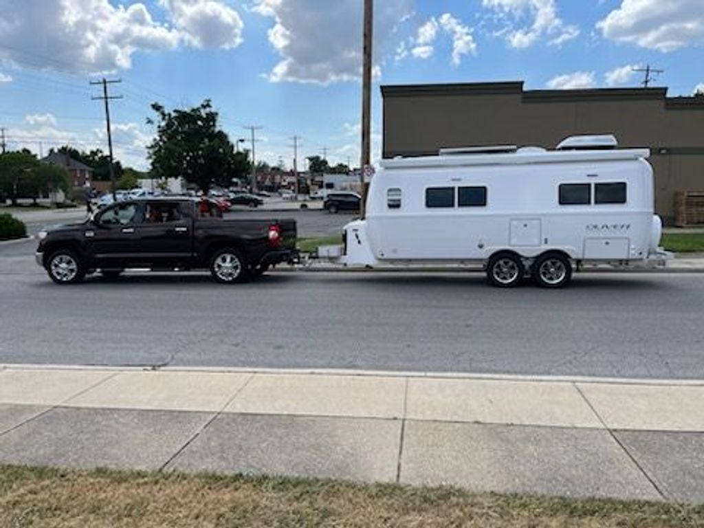 2022 Oliver Legacy Elite II Twin - National Vehicle