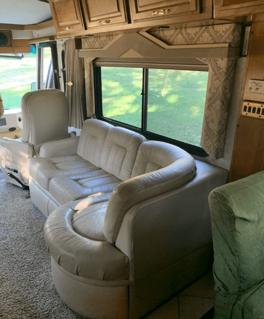 2001 American Coach American Eagle 40EUS - National Vehicle