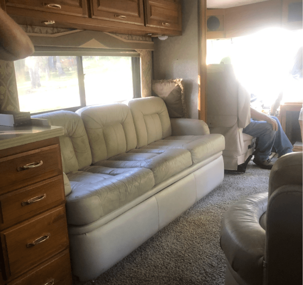 2001 American Coach American Eagle 40EUS - National Vehicle