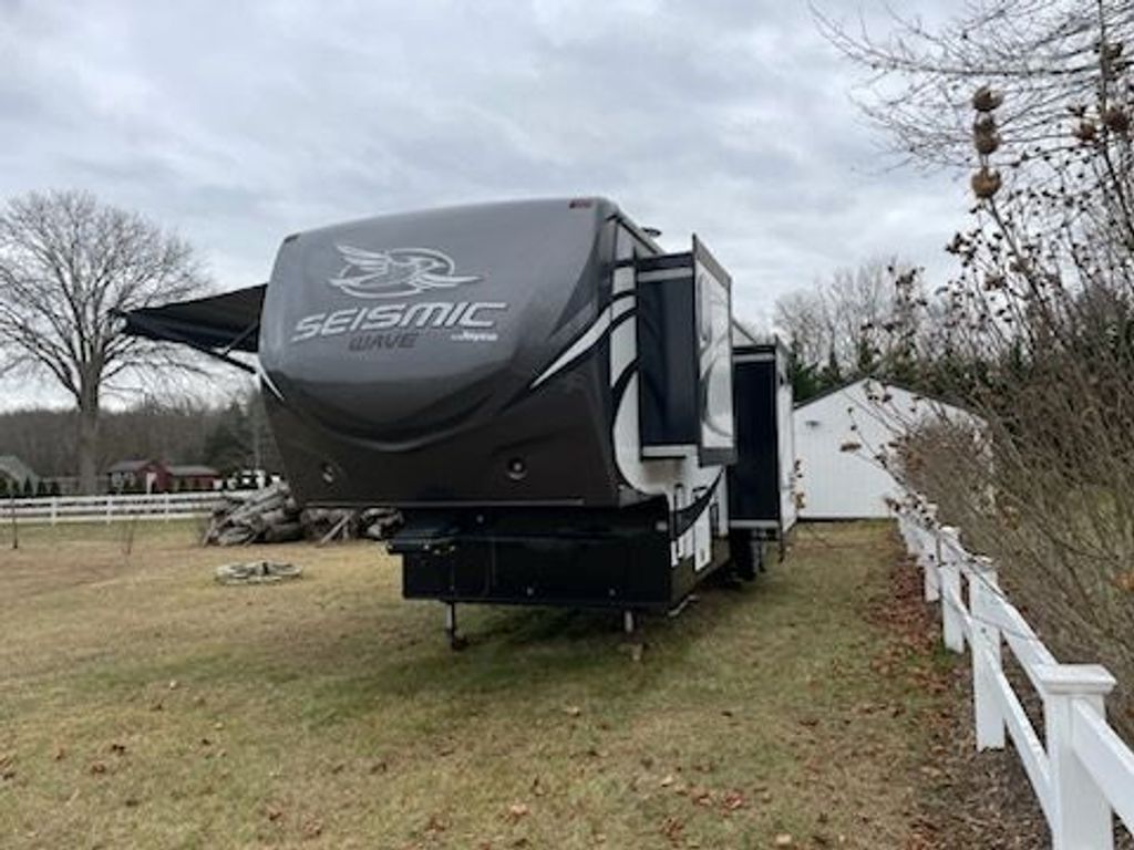 2017 Jayco Seismic Wave 355W - National Vehicle