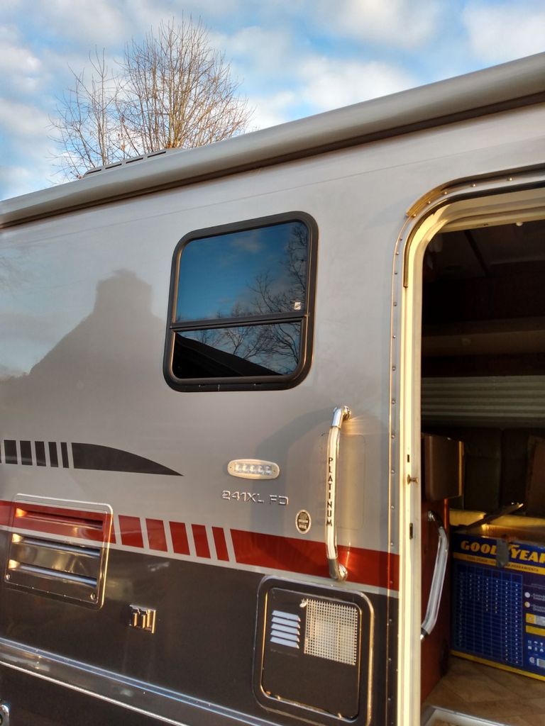 2009 Coach House Platinum II 241-XL - National Vehicle