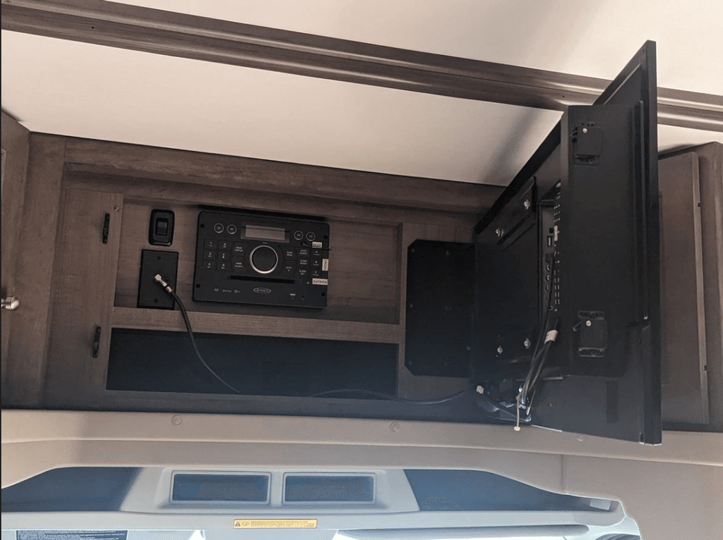 2017 Winnebago Fuse 23A - National Vehicle