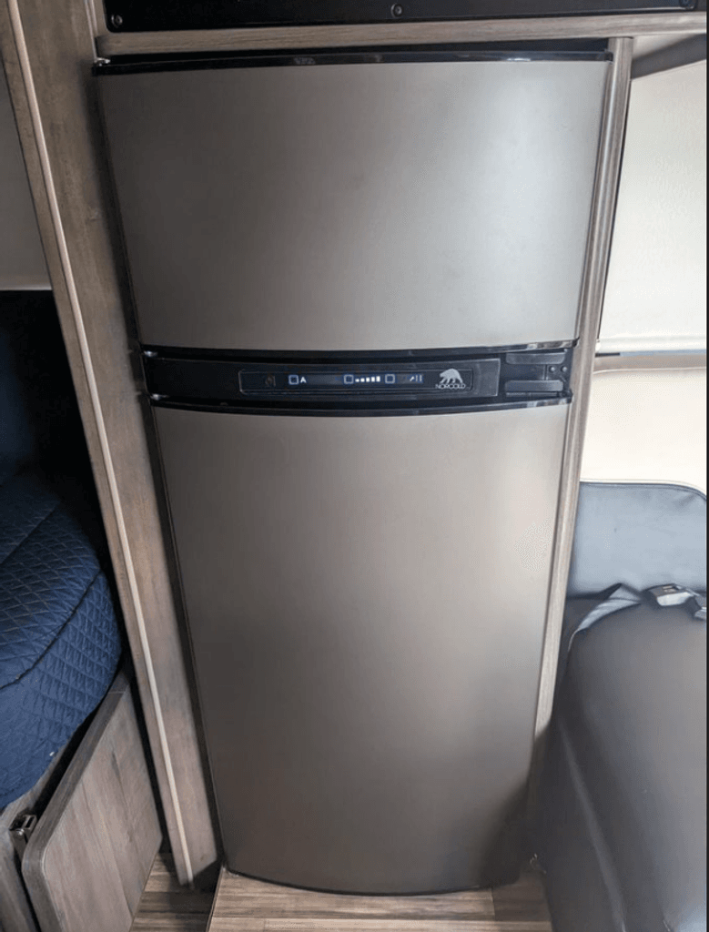 2017 Winnebago Fuse 23A - National Vehicle