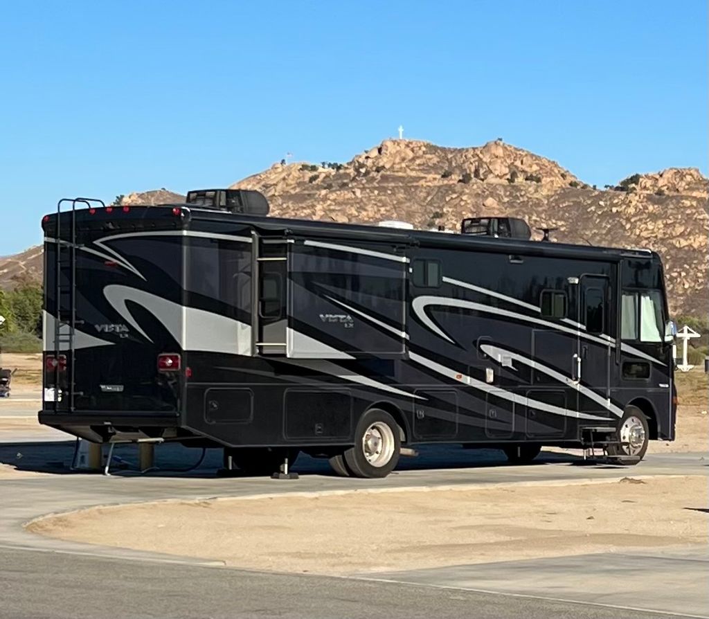 2018 Winnebago Vista LX 35F - National Vehicle