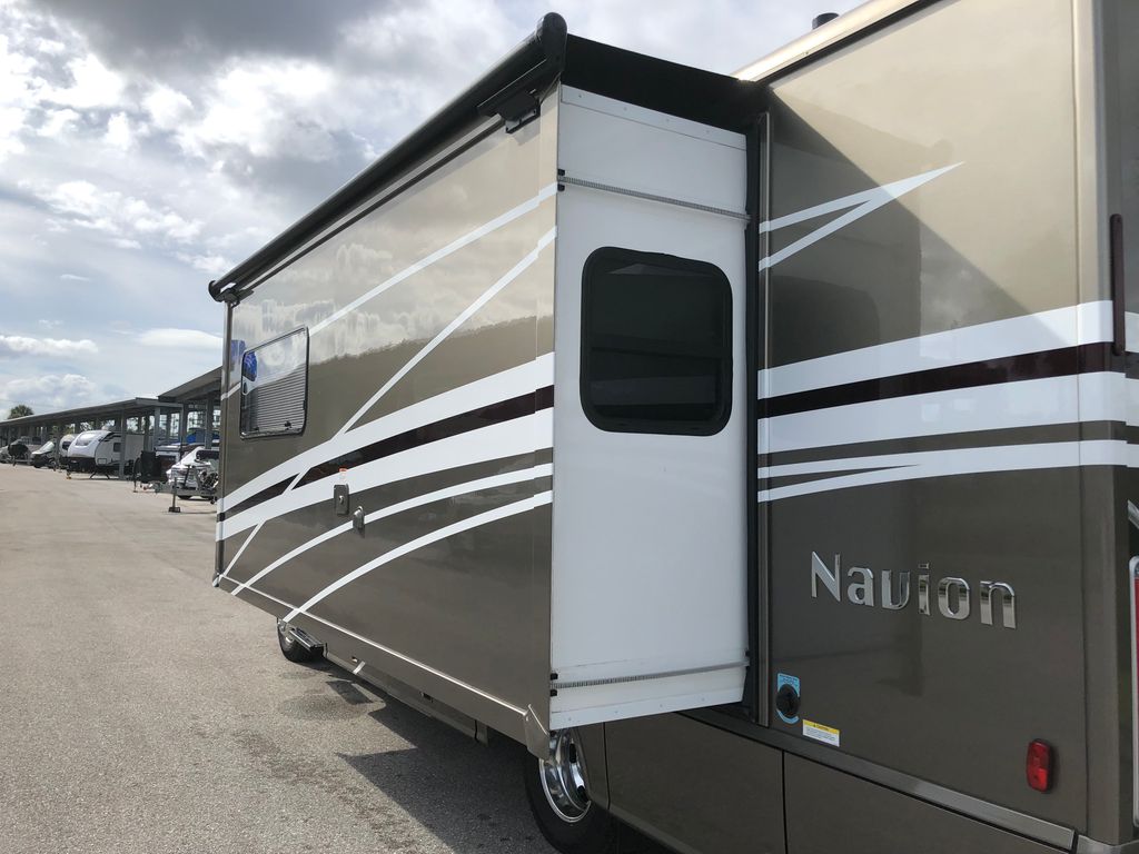 2022 Winnebago Navion 24D - National Vehicle