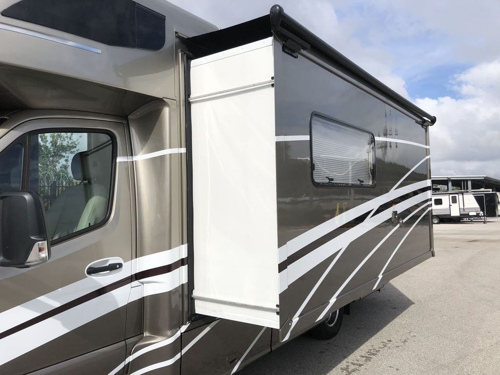2022 Winnebago Navion 24D - National Vehicle