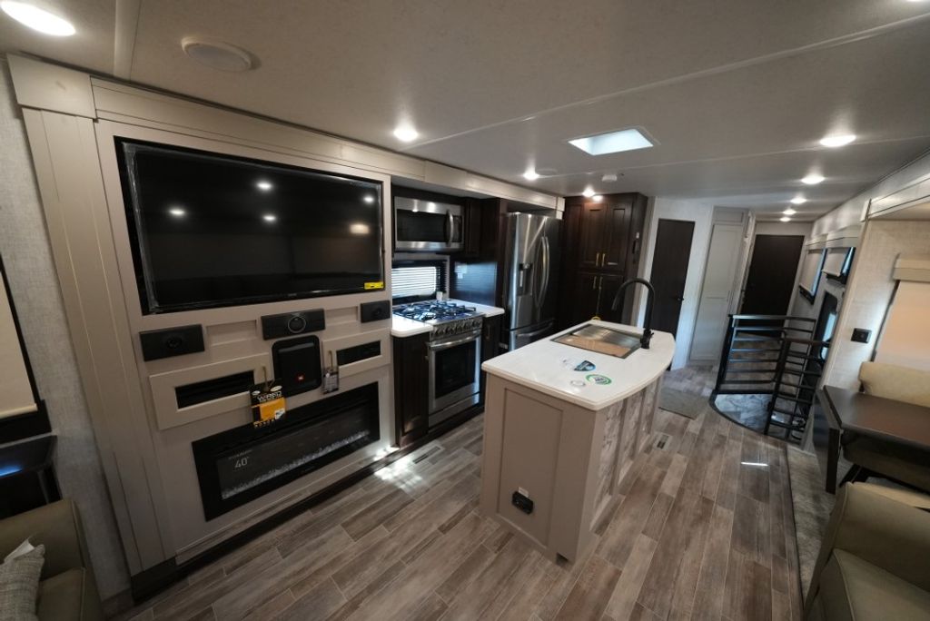 2022 Palomino River Ranch 392MB - National Vehicle