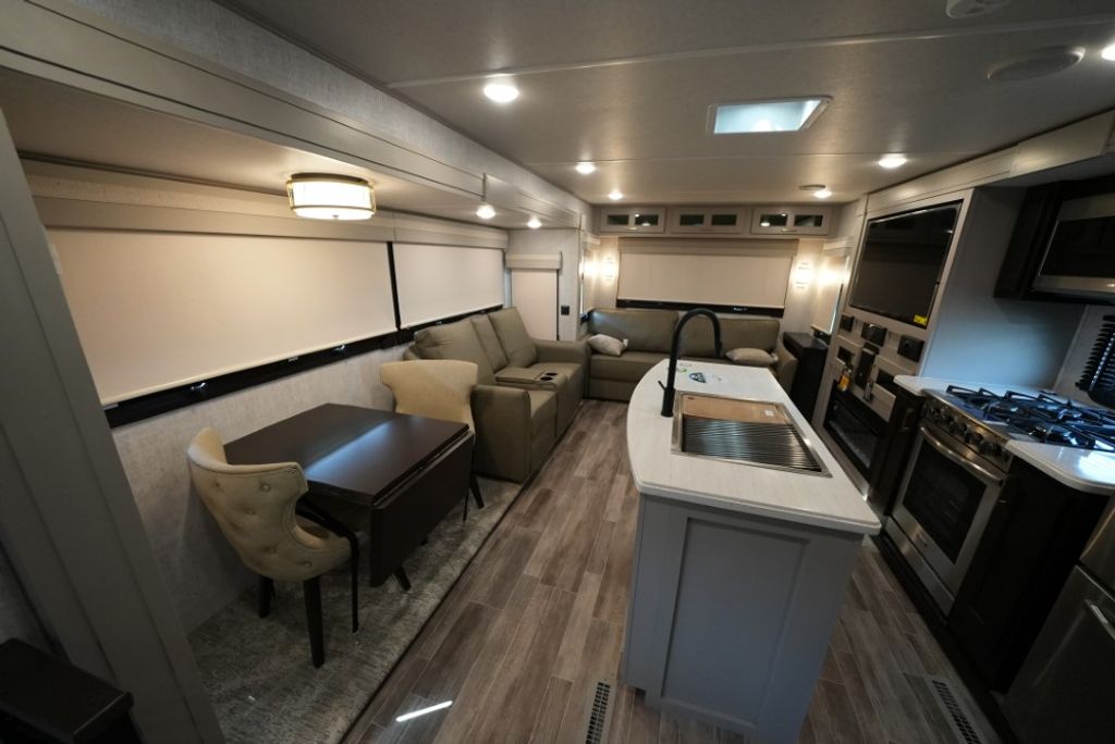 2022 Palomino River Ranch 392MB - National Vehicle