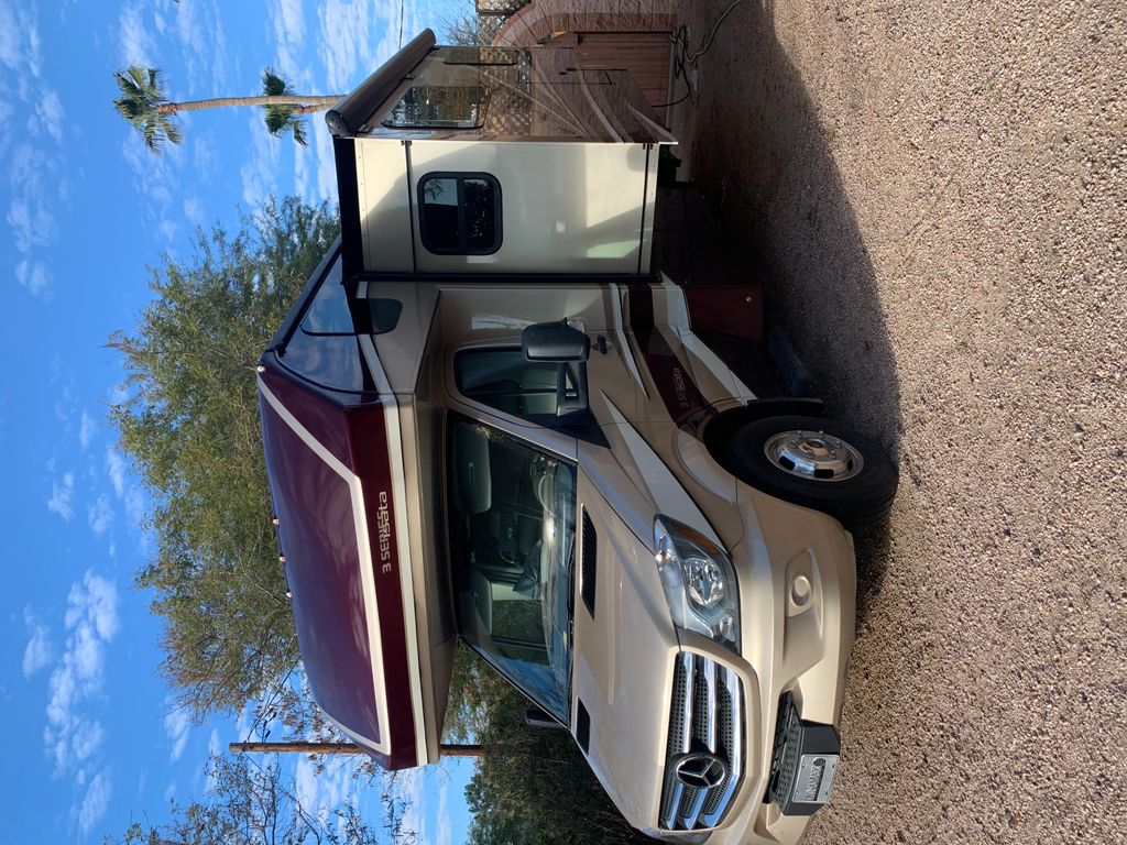 2019 Dynamax Isata 3 24FW - National Vehicle