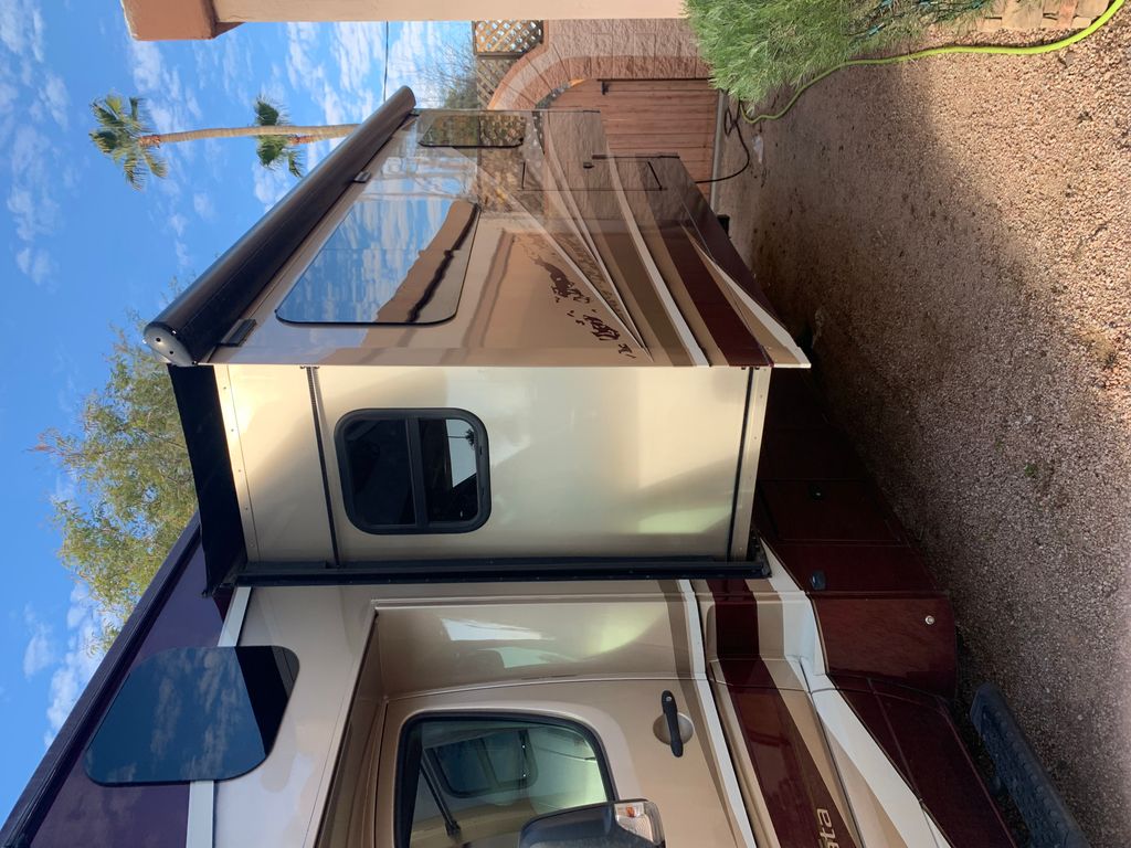 2019 Dynamax Isata 3 24FW - National Vehicle