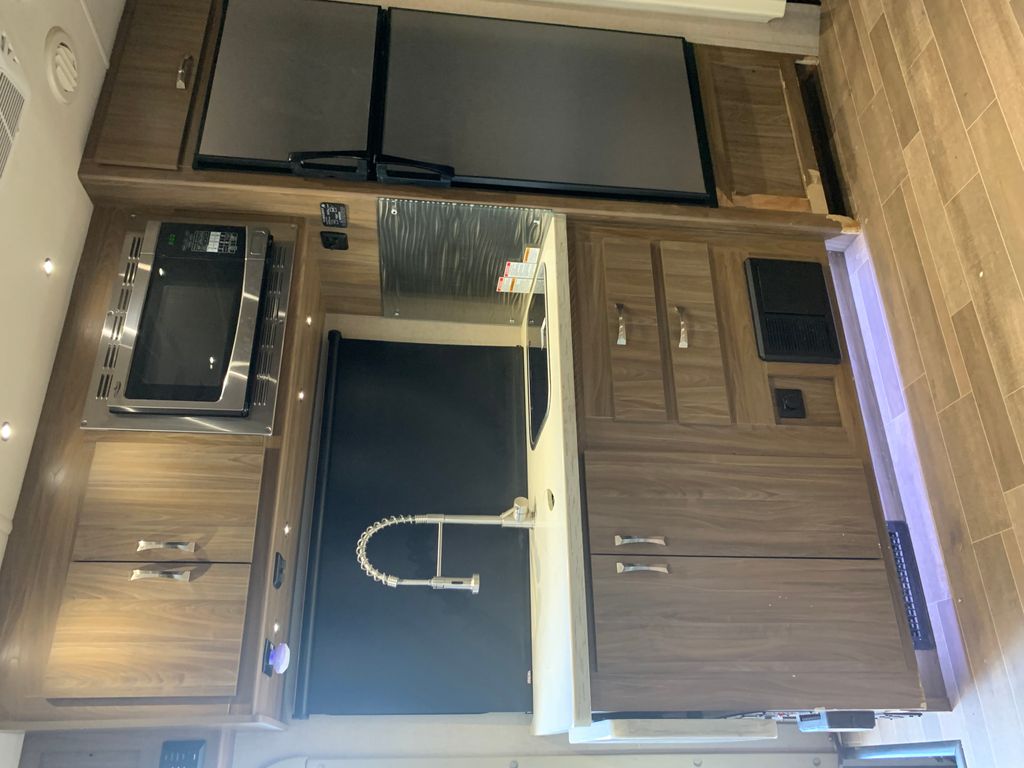 2019 Dynamax Isata 3 24FW - National Vehicle