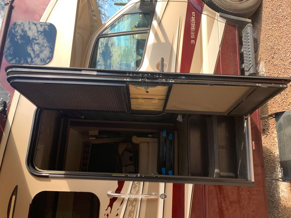 2019 Dynamax Isata 3 24FW - National Vehicle