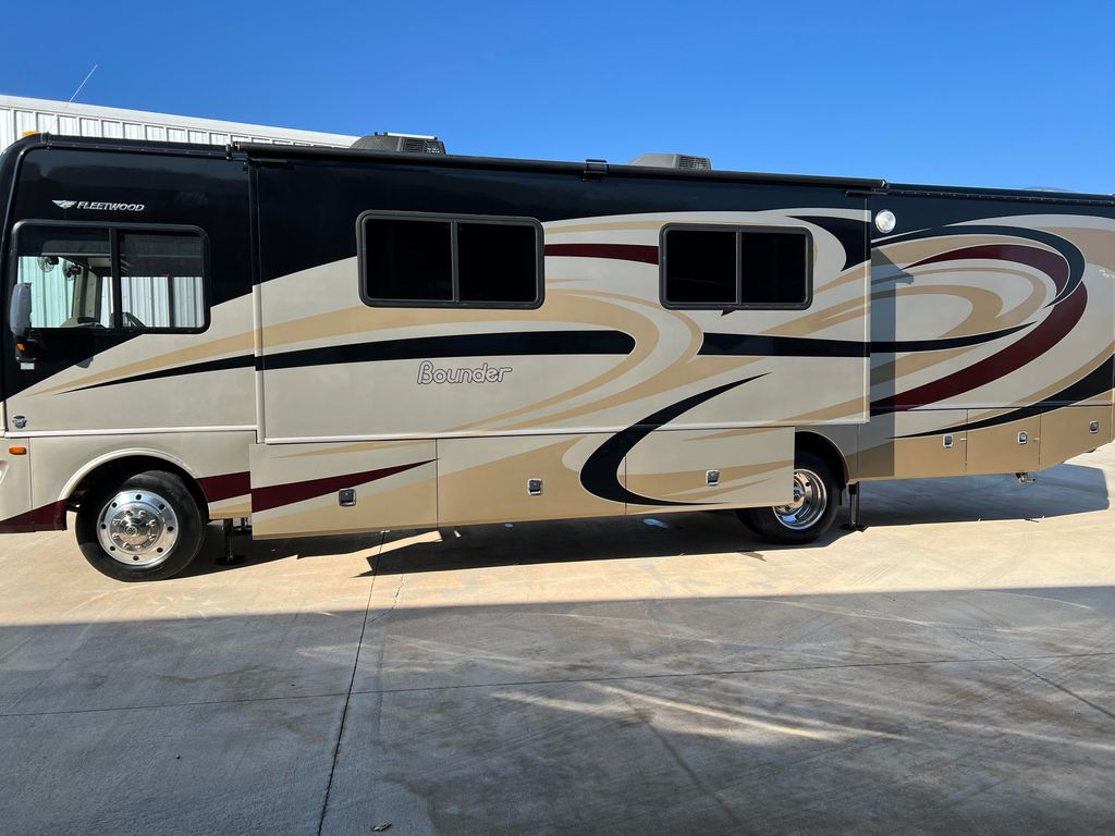 2014 Fleetwood Bounder 35K - National Vehicle