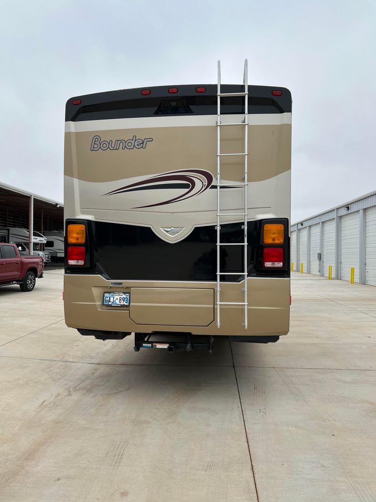 2014 Fleetwood Bounder 35K - National Vehicle