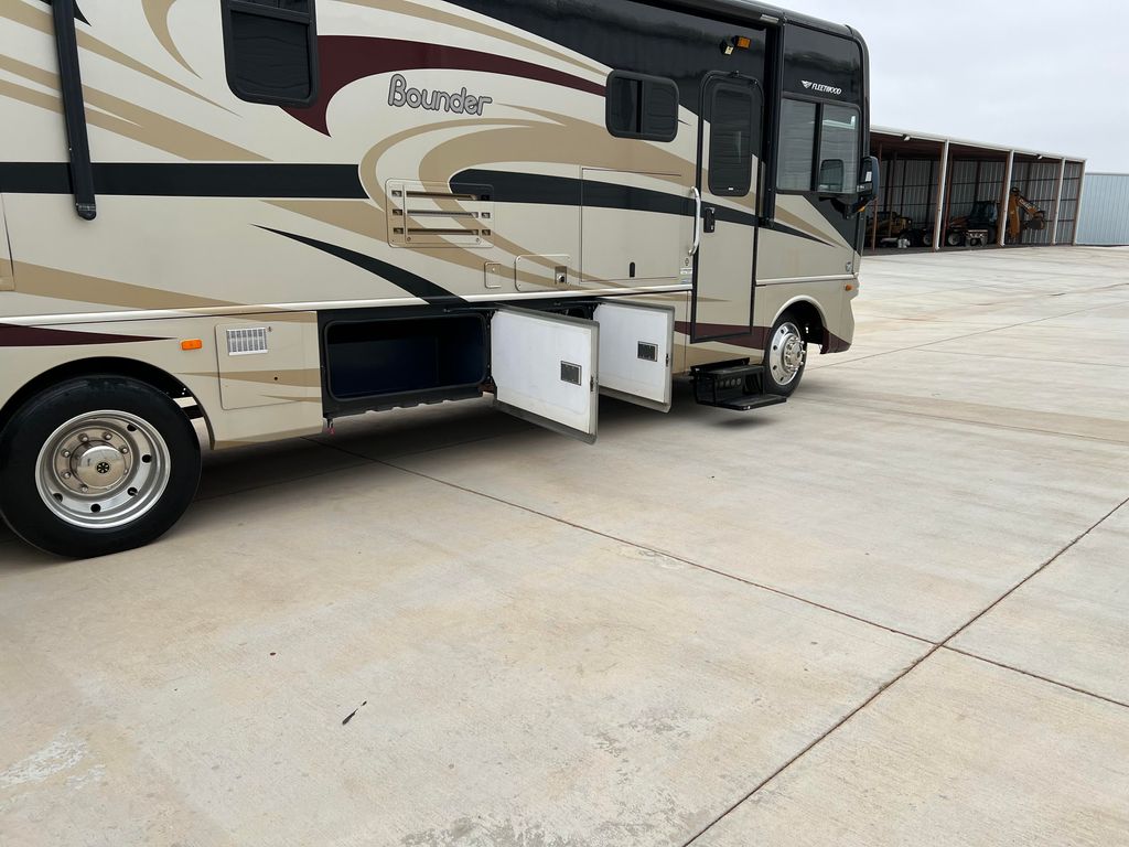 2014 Fleetwood Bounder 35K - National Vehicle
