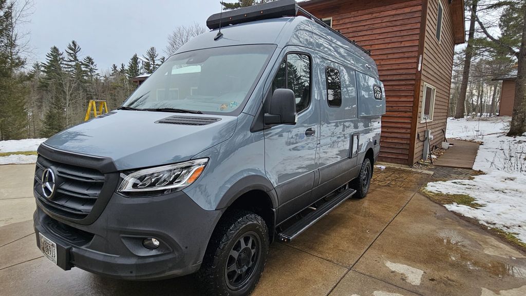 2022 Winnebago Revel 44E 4x4 - National Vehicle