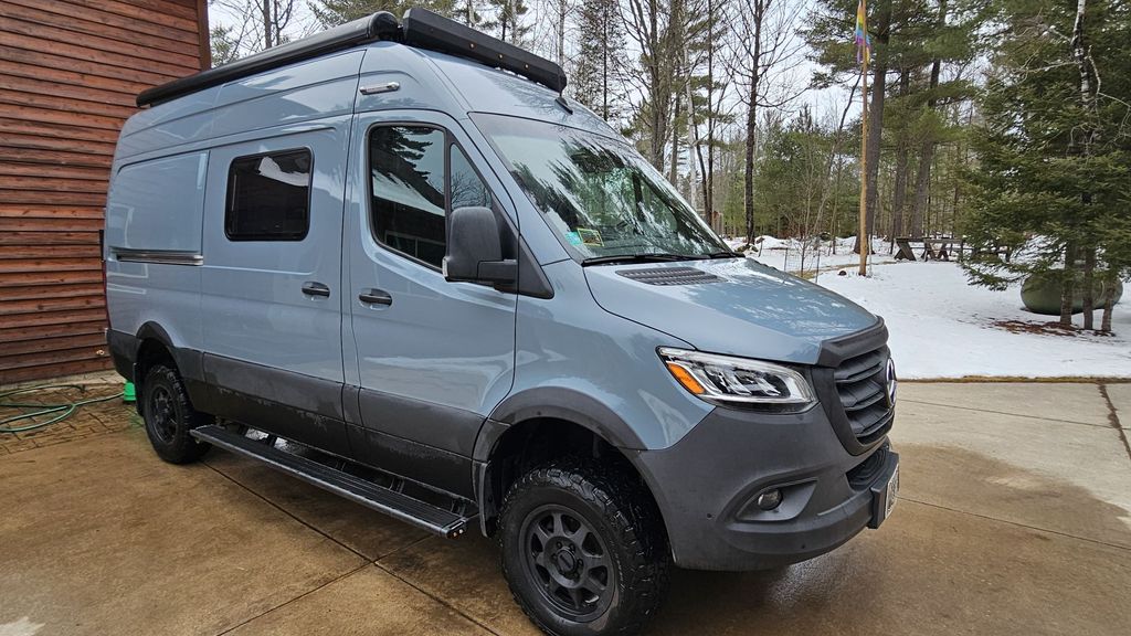 2022 Winnebago Revel 44E 4x4 - National Vehicle