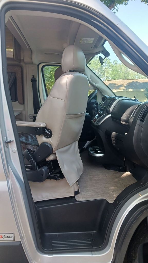 2021 Thor Motor Coach Sequence 20A - National Vehicle