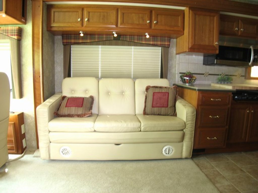 2006 Country Coach Inspire 360 Davinci - National Vehicle