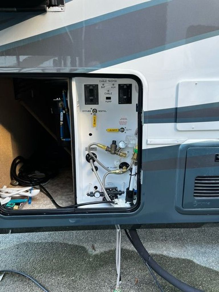 2021 Vanleigh Beacon 34RLB - National Vehicle