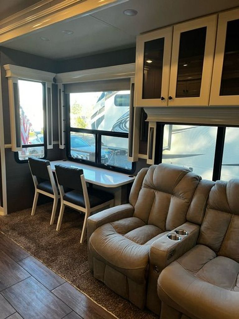 2021 Vanleigh Beacon 34RLB - National Vehicle