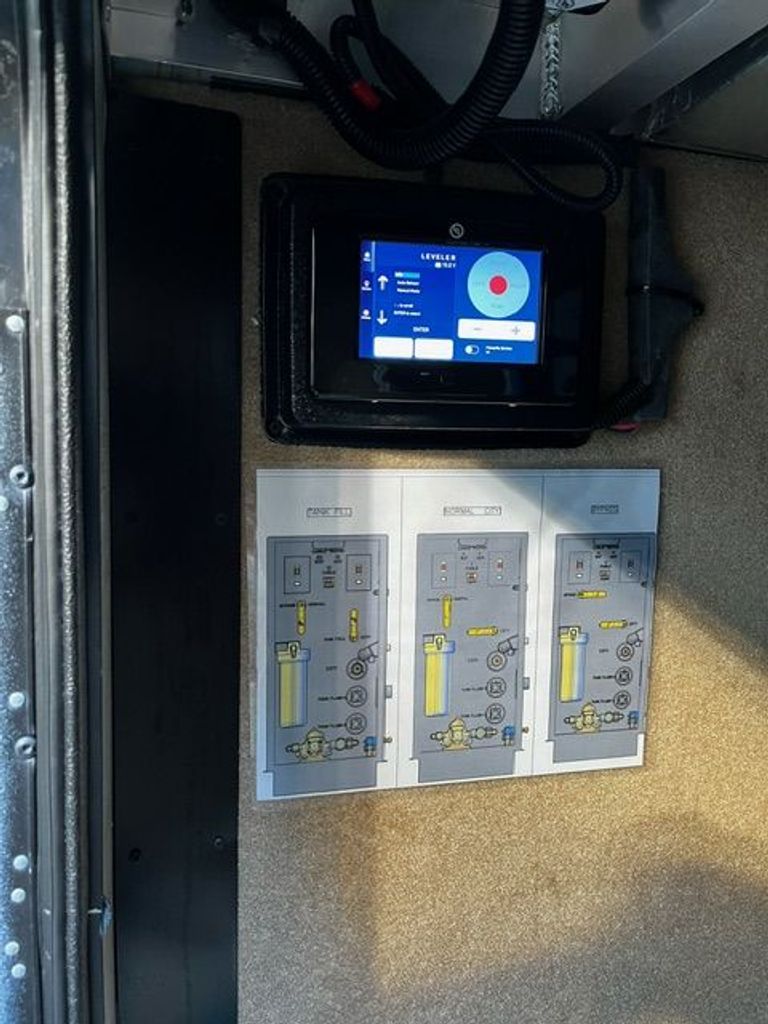 2021 Vanleigh Beacon 34RLB - National Vehicle