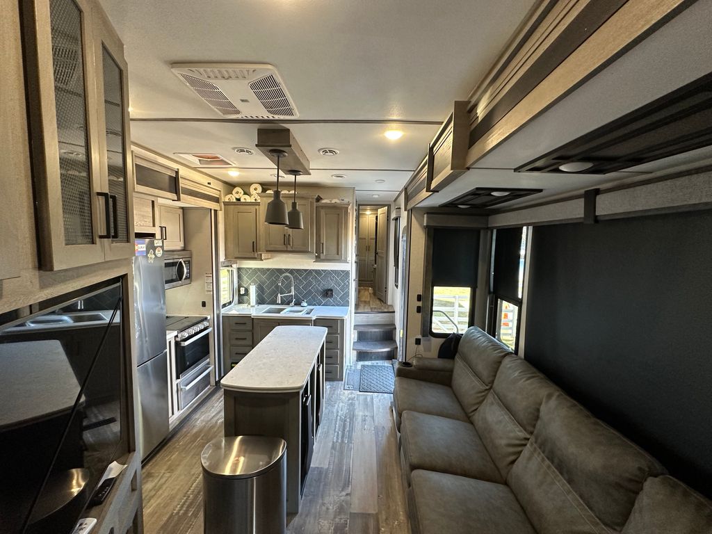 2021 Keystone Raptor 352 - National Vehicle