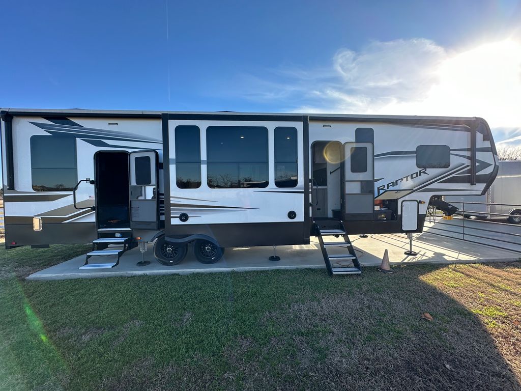 2021 Keystone Raptor 352 - National Vehicle
