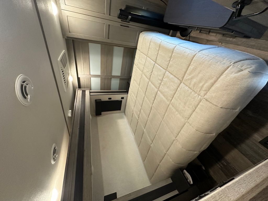 2021 Keystone Raptor 352 - National Vehicle