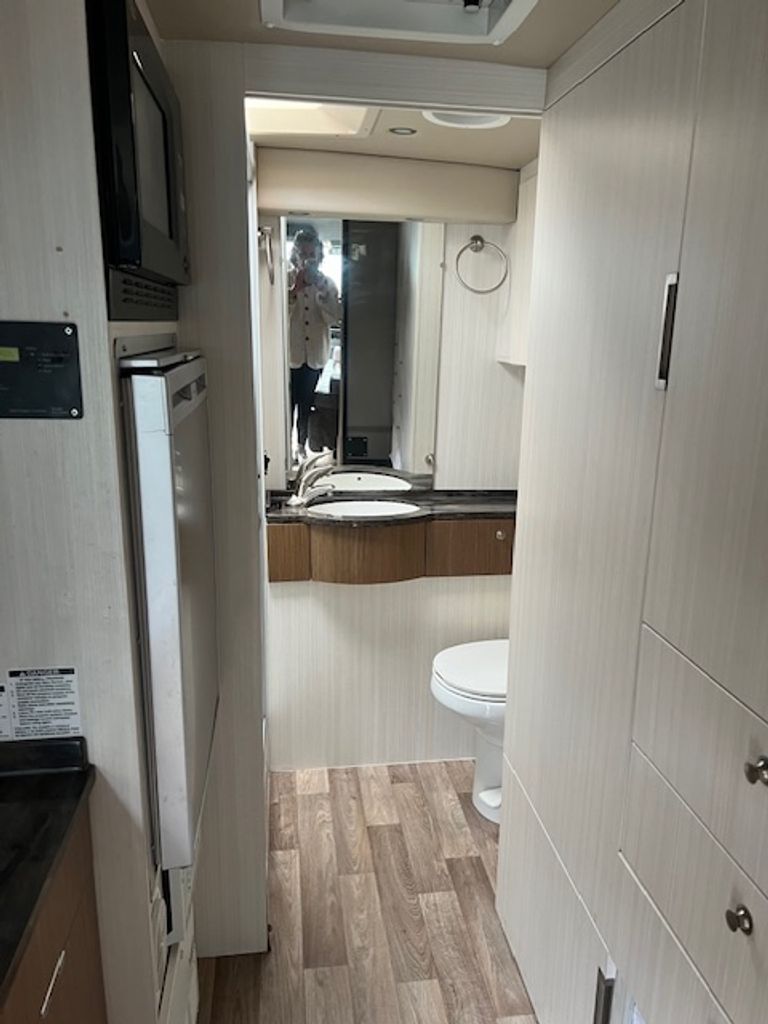 2013 Leisure Travel Van Free Spirit SS - National Vehicle