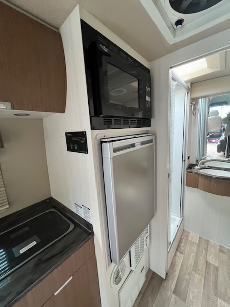 2013 Leisure Travel Van Free Spirit SS - National Vehicle